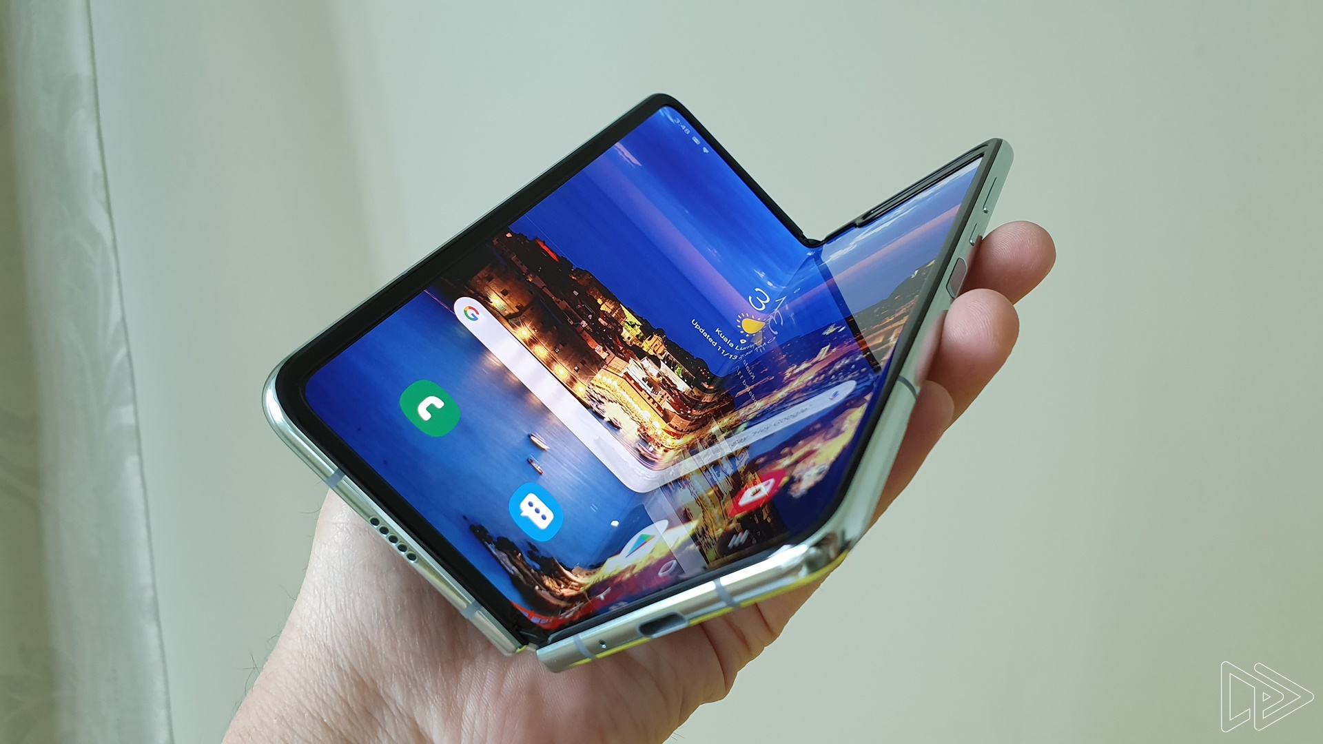 Samsung Galaxy Fold Hands-On: The First Mainstream Foldable Phone ...