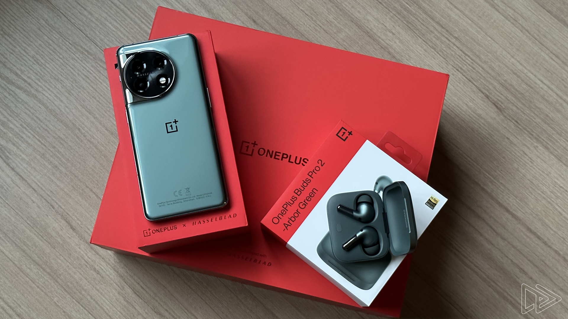 OnePlus 11 OnePlus Buds Pro 2 Unboxing Premium Looks Promising OnePlus 11 OnePlus Buds Pro 2 Unboxing Premium Looks Promising