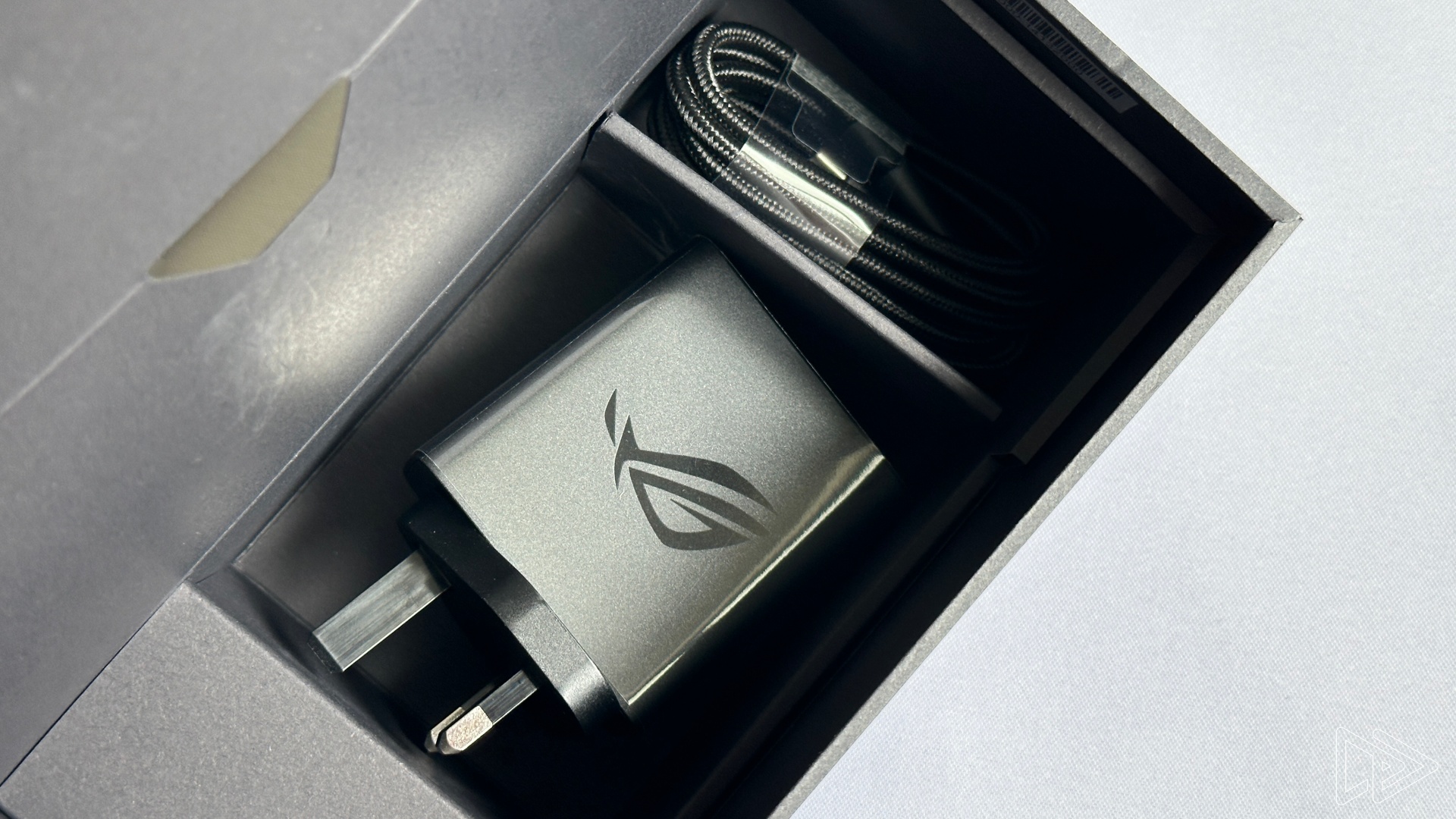Asus ROG Phone 7 Unboxing & Hands-on: The Consistent Android Gaming ...