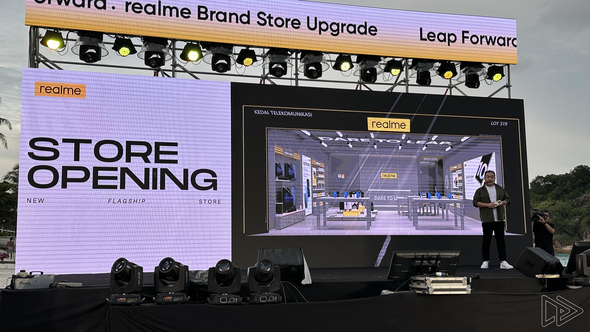 Realme Opens 4 New “Brand Store 3.0” in Malaysia – KL, Selangor, Perak ...