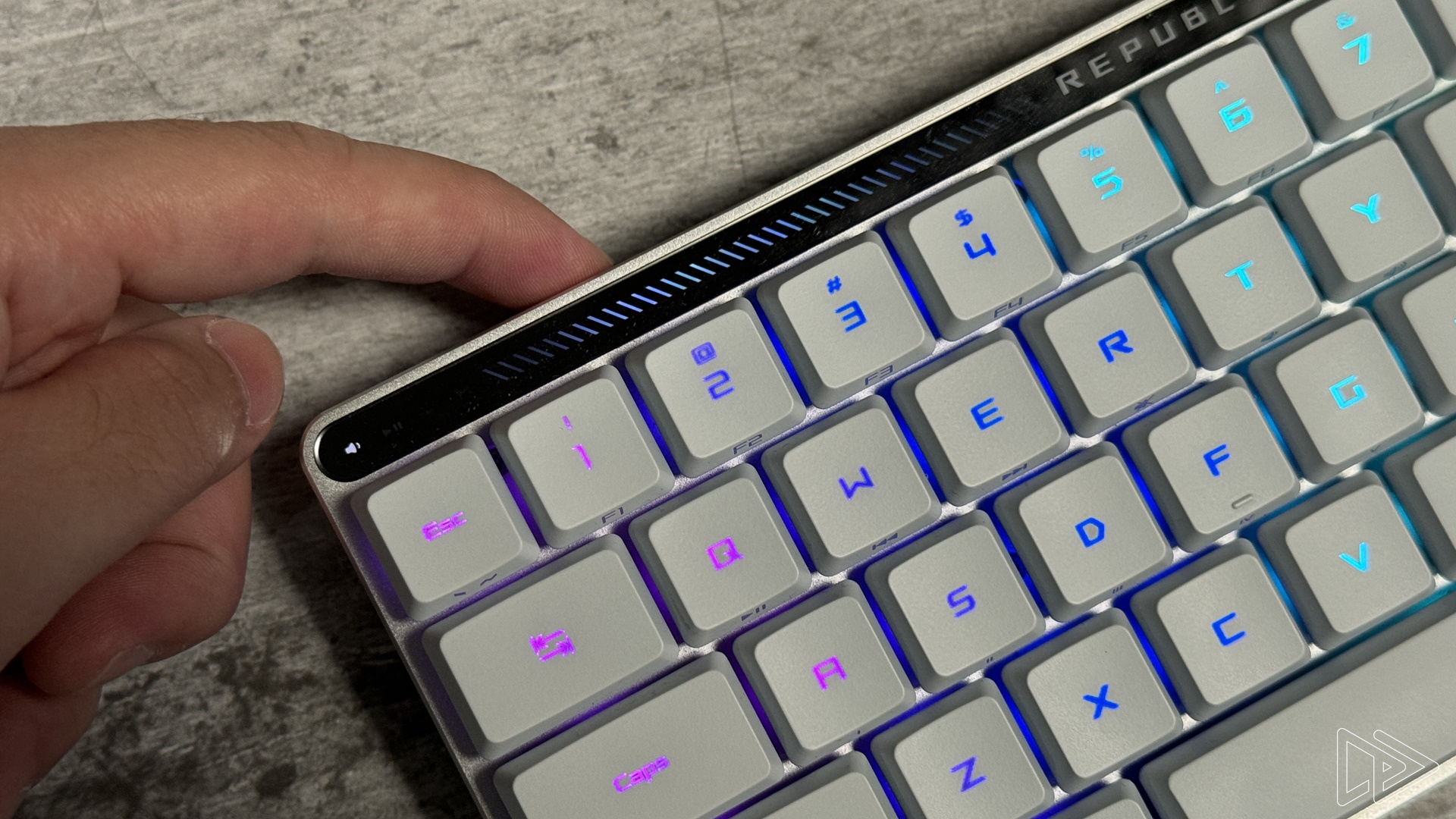 ROG Falchion RX Low Profile Review: Minimalist, Premium Wireless ...