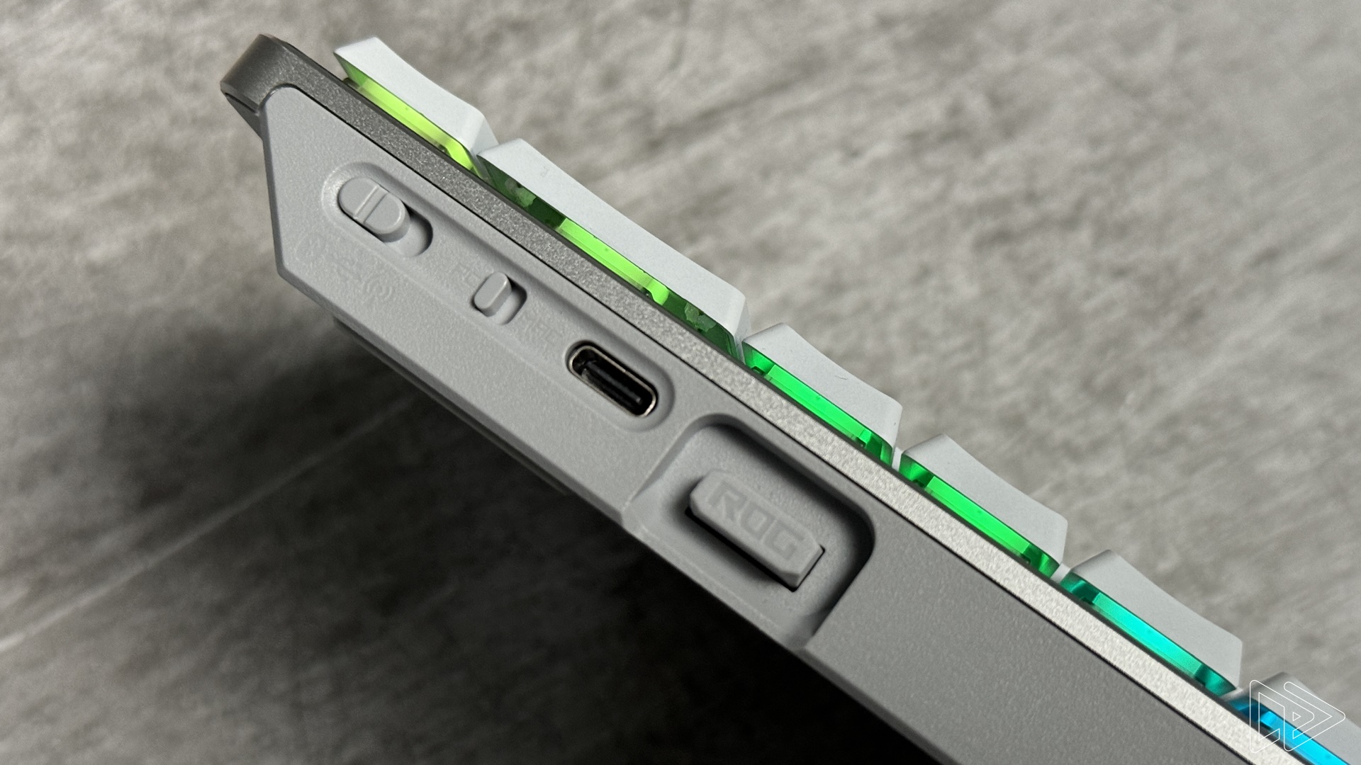 ROG Falchion RX Low Profile Review: Minimalist, Premium Wireless ...