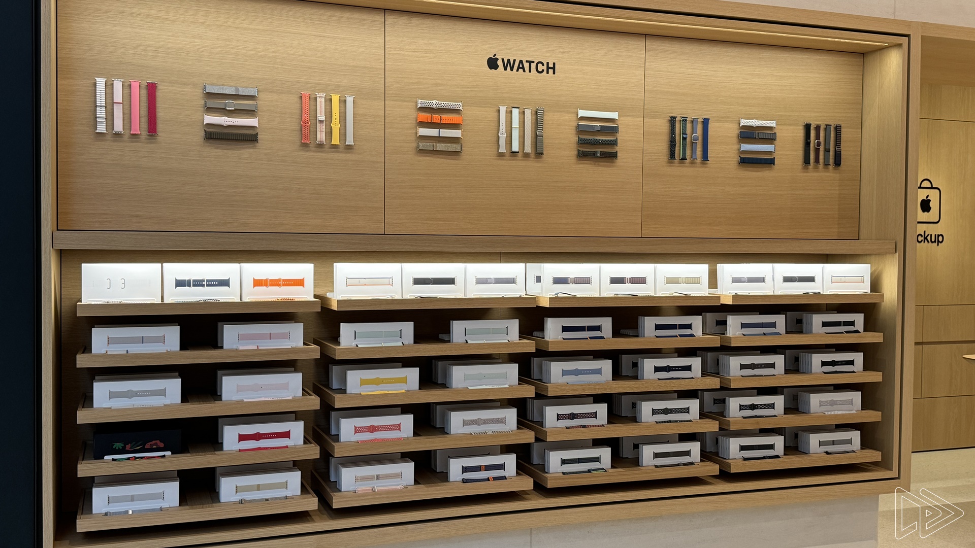 Inside Apple The Exchange TRX – 3D Roof, Apple Pickup, Today at Apple ...