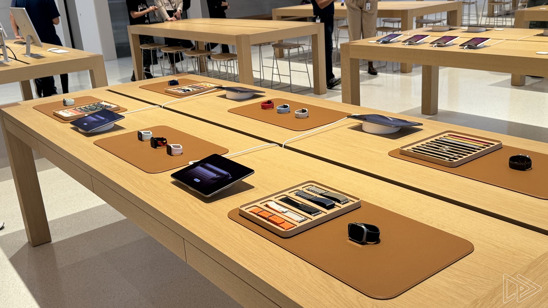 Inside Apple The Exchange TRX – 3D Roof, Apple Pickup, Today at Apple ...