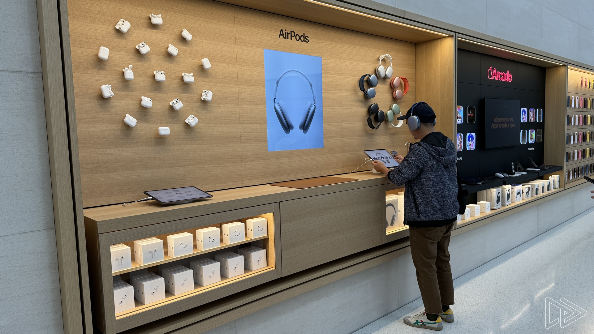 Inside Apple The Exchange TRX – 3D Roof, Apple Pickup, Today at Apple ...