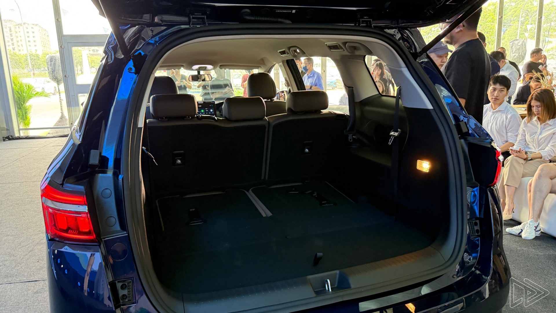 The BYD M6 Offers a Smooth, Comfortable Ride With Great Value for Money ...